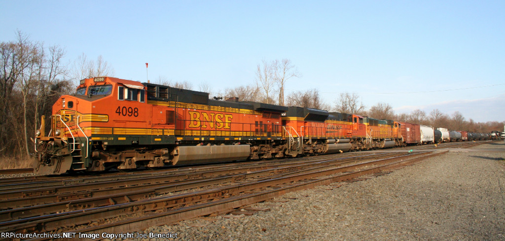 BNSF trio on NS 39G